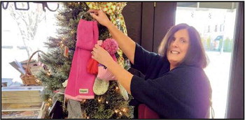 Mitten tree donation | Rossford Record Journal